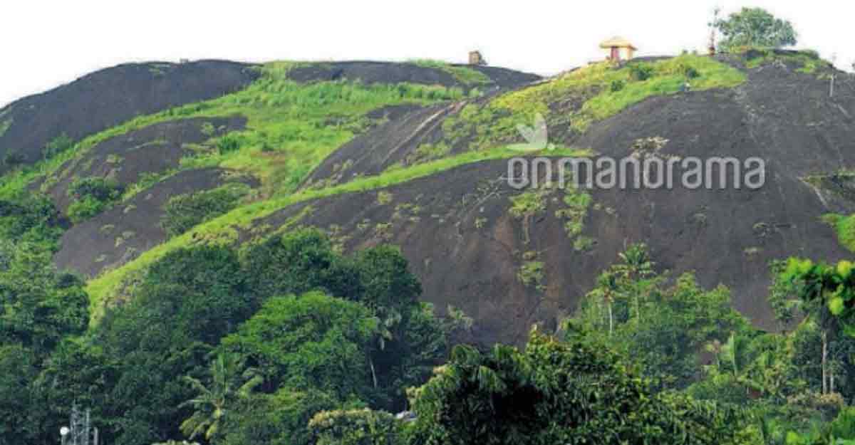 പത്തനംതിട്ട മുഴുവൻ ഒറ്റ ഫ്രെയിമിൽ ഒതുക്കുന്ന ചുട്ടിപ്പാറ, അതിമനോഹരമാണ് ...