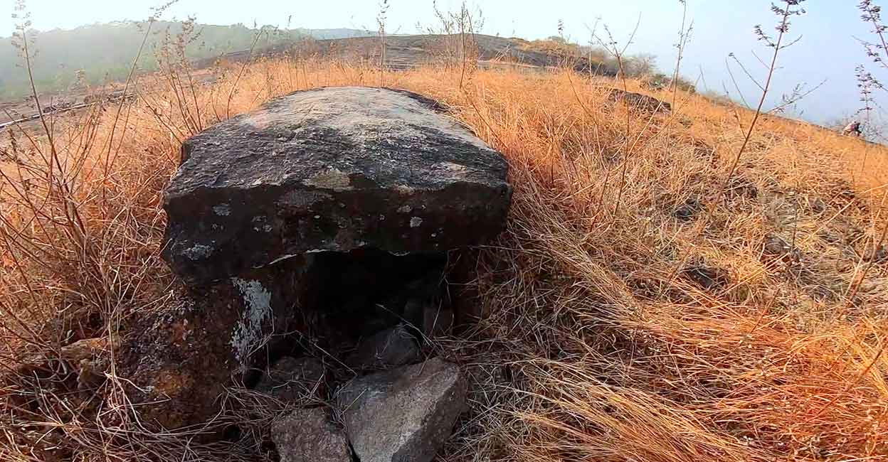 ചെപ്പാറ :മുനിയറകൾ ഉള്ള പാറ | Visit Cheppara Caves in Thrissur