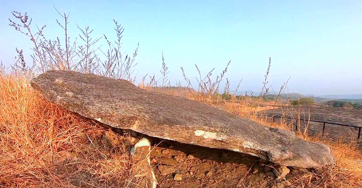 ചെപ്പാറ :മുനിയറകൾ ഉള്ള പാറ | Visit Cheppara Caves in Thrissur