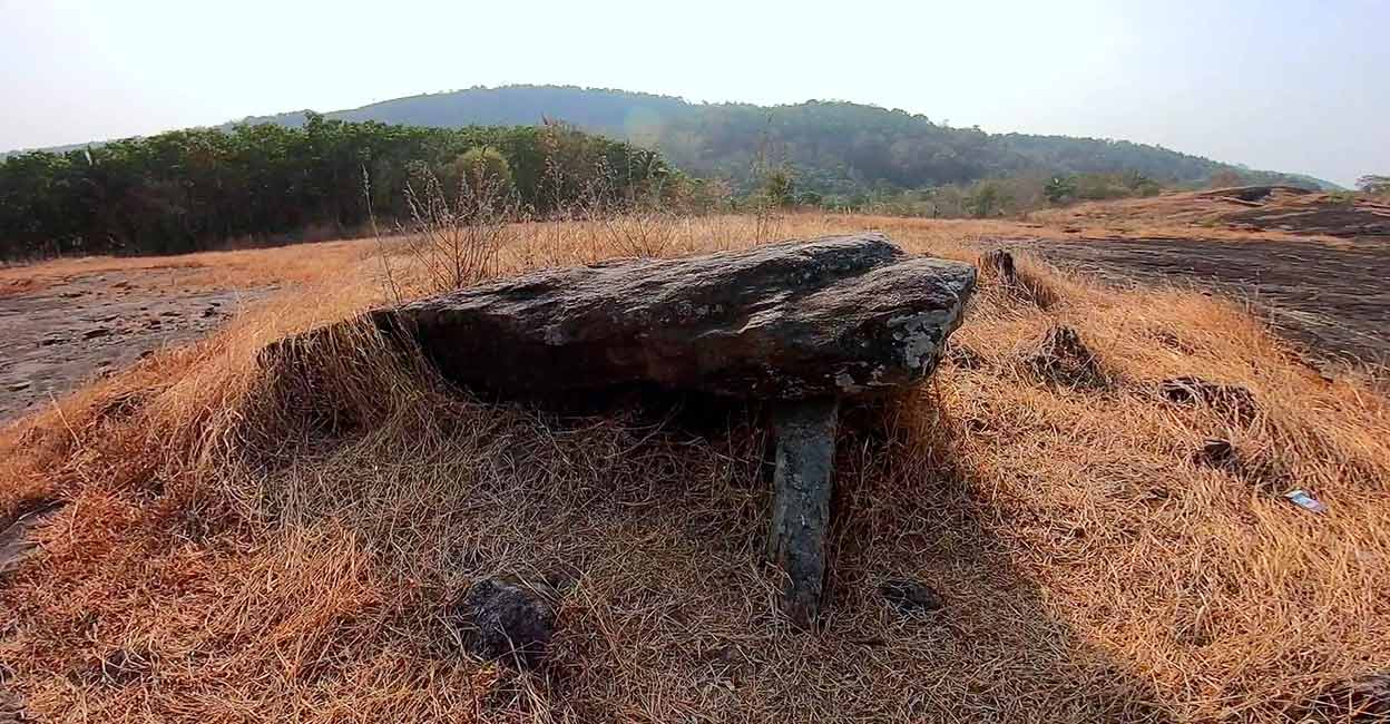 ചെപ്പാറ :മുനിയറകൾ ഉള്ള പാറ | Visit Cheppara Caves in Thrissur