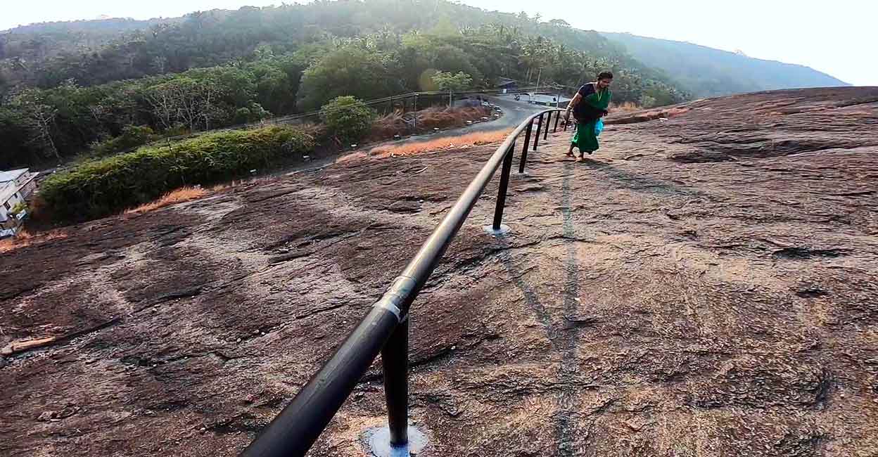 ചെപ്പാറ :മുനിയറകൾ ഉള്ള പാറ | Visit Cheppara Caves in Thrissur