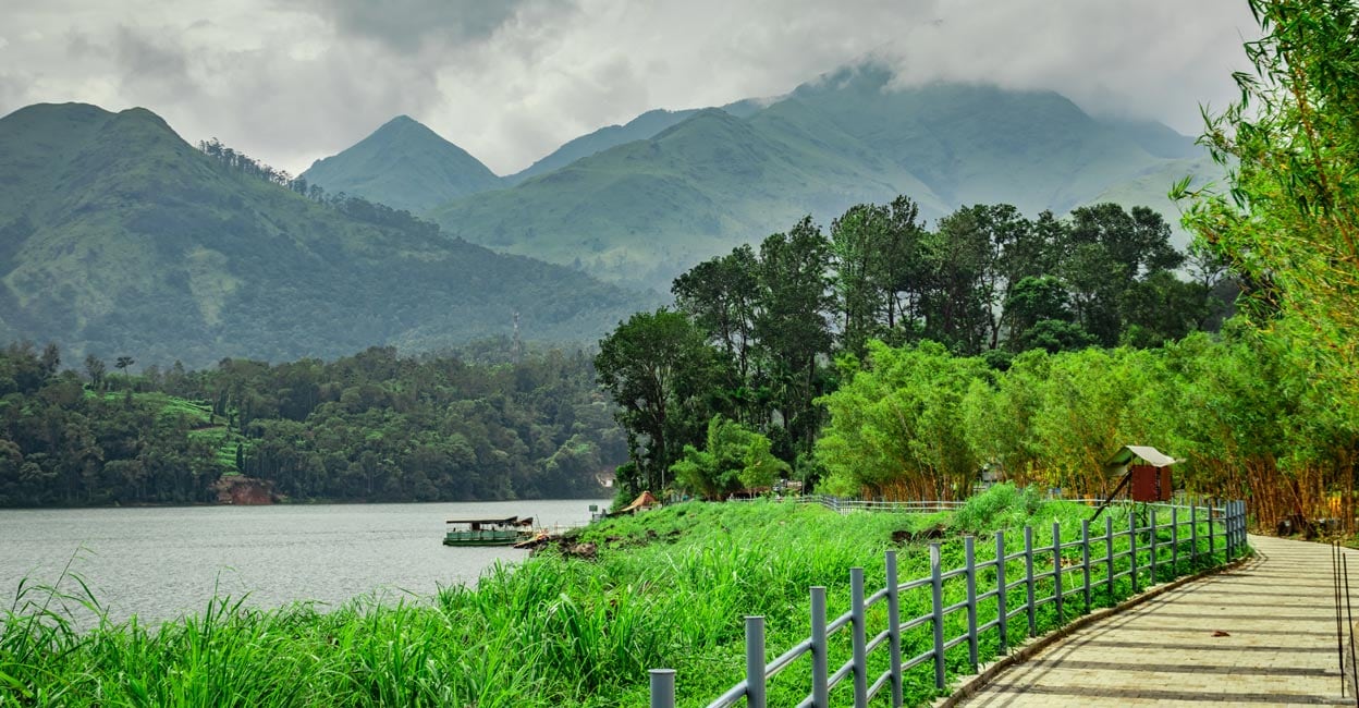 കയറി വാടാ മക്കളേ, പൊള്ളുന്ന വെയിലിൽ നിന്ന് മഞ്ഞിന്റെ കുളിരിലലിയാം ...