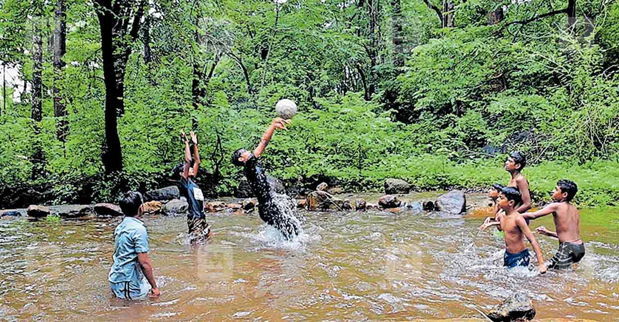 ചേലക്കരയിലെ മനം മയക്കും മഴക്കാലകാഴ്ച - Chelakkara Travel | Kerala ...