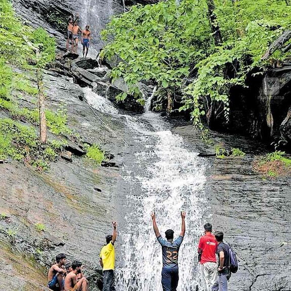 ചേലക്കരയിലെ മനം മയക്കും മഴക്കാലകാഴ്ച - Chelakkara Travel | Kerala ...