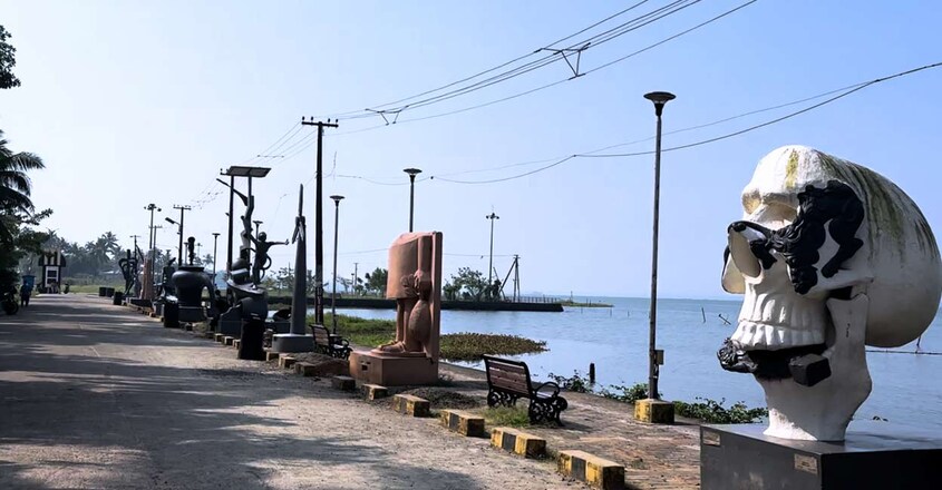 സാഹസികതയും സുന്ദരമായ ഗ്രാമീണ കാഴ്ചകളും ; വാട്ടർ സ്ട്രീറ്റ് എന്ന നവീന ...