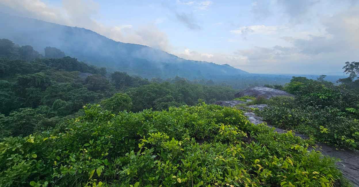 കുഞ്ഞാലിപ്പാറയിലെ മഴയനുഭവം, തൃശൂരിലെ ഈ കാഴ്ച നിങ്ങളെ നിരാശപ്പെടുത്തില്ല ...