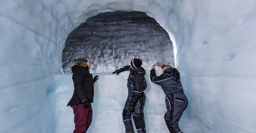 മായാലോകമൊരുക്കുന്ന മഞ്ഞ് ടണൽ; ഐസ്‌ലാൻഡ് കാത്തുവെച്ചിട്ടുള്ളത് ...