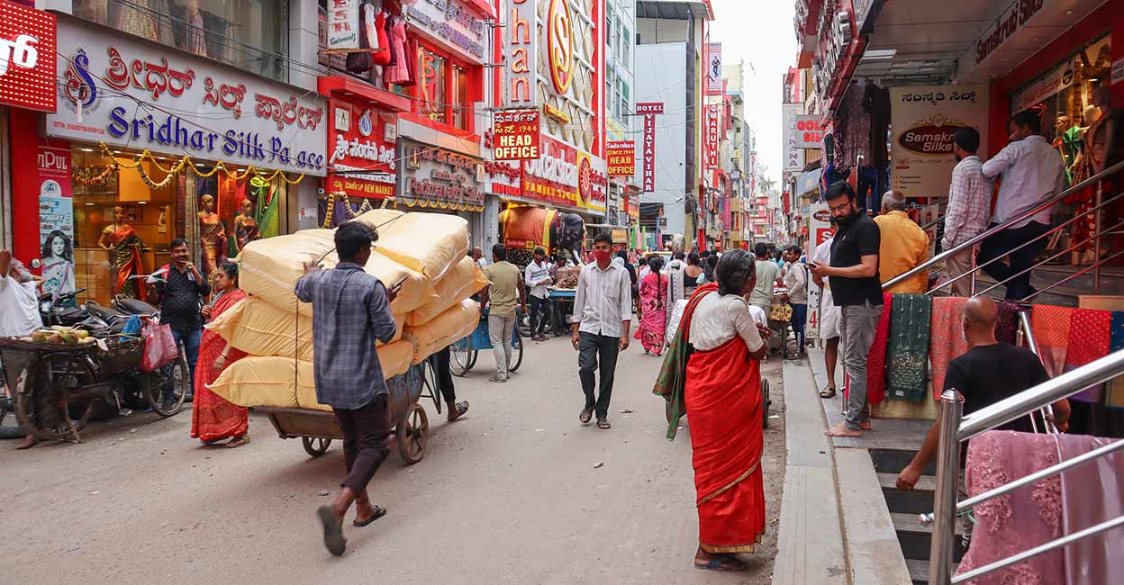 ഒറ്റയ്ക്ക് യാത്ര ചെയ്യാൻ ഇഷ്ടപ്പെടുന്ന പെണ്ണുങ്ങളേ, ബെംഗളൂരുവിലെ ഈ ...