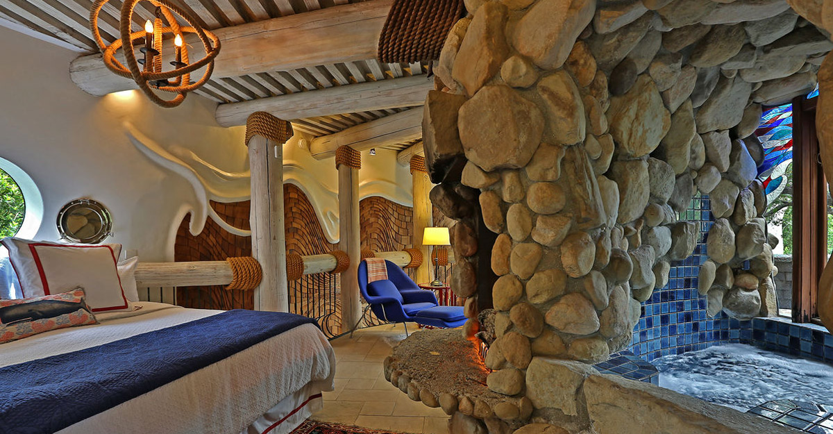 ഭീമന്‍ തിമിംഗലത്തിന്‍റെ വയറ്റില്‍ താമസിക്കണോ? വഴിയുണ്ട്! | Vacation ...