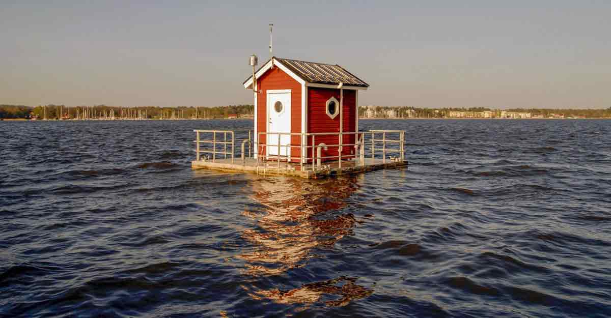 വെള്ളത്തിനടിയിലെ മുറി; ഒഴുകുന്ന ഹോട്ടലിൽ താമസിക്കാം | Utter Inn the ...