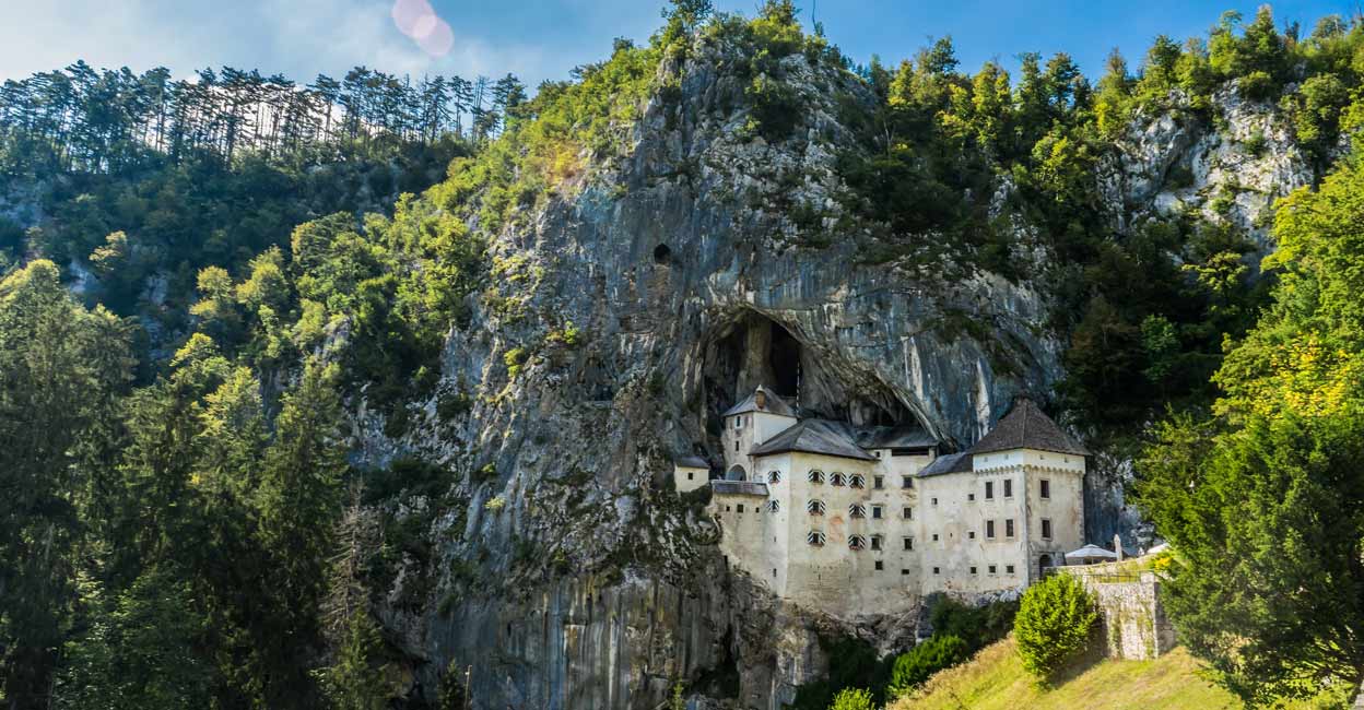 പ്രേത കോട്ടകളിൽ കയറാൻ ധൈര്യമുണ്ടോ? | Visit Haunted Castles in the world