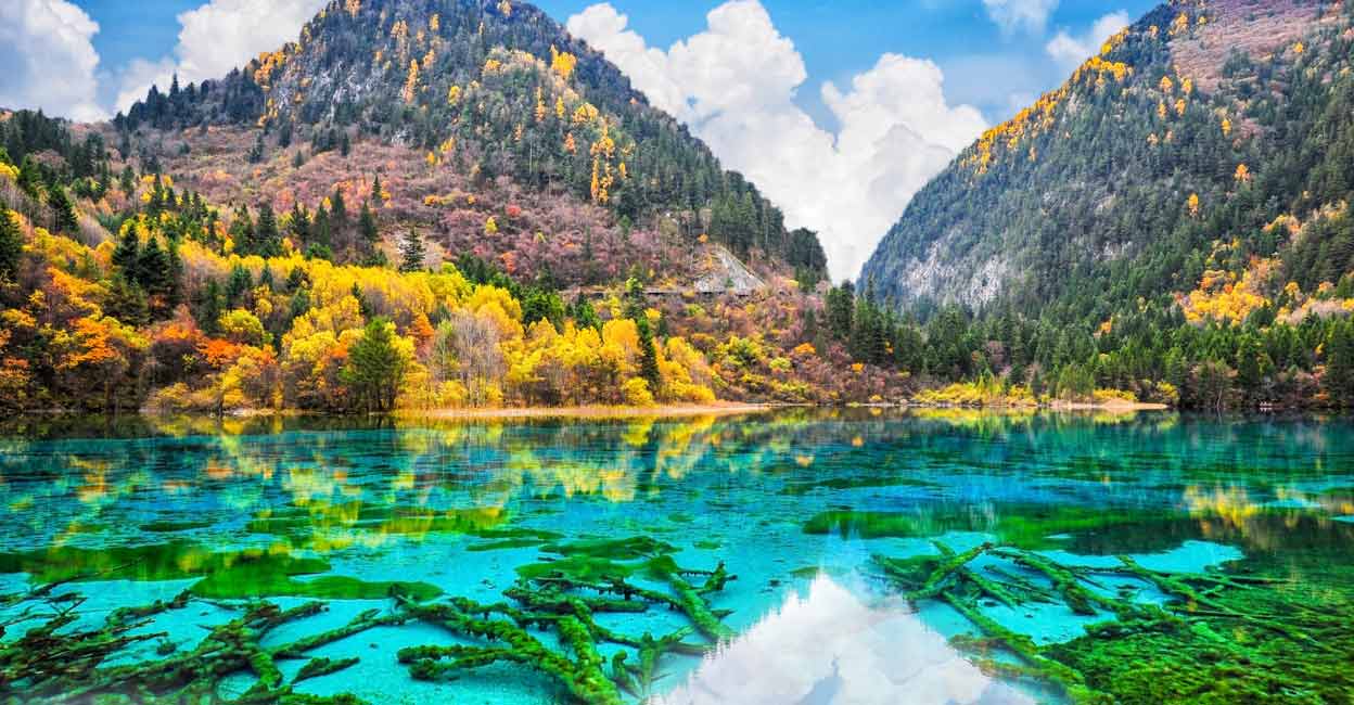 5 നിറമുള്ള അദ്ഭുത തടാകം; വേനലിൽ വെള്ളം വറ്റില്ല, ശൈത്യത്തിൽ െഎസാകില്ല ...