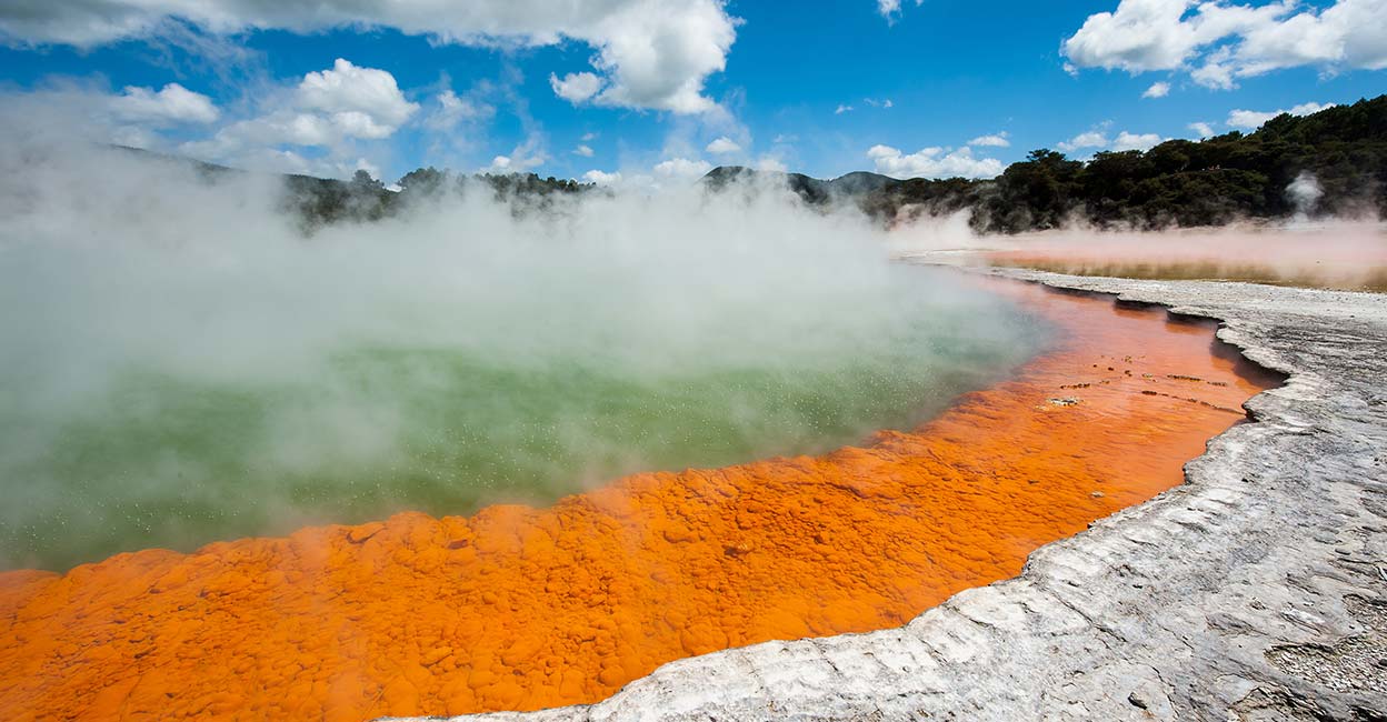 എന്തും 'പൊരിച്ചെടുക്കാവുന്ന തിളയ്ക്കുന്ന വെള്ളം'; വിസ്മയമായി ഫ്രൈയിങ് ...