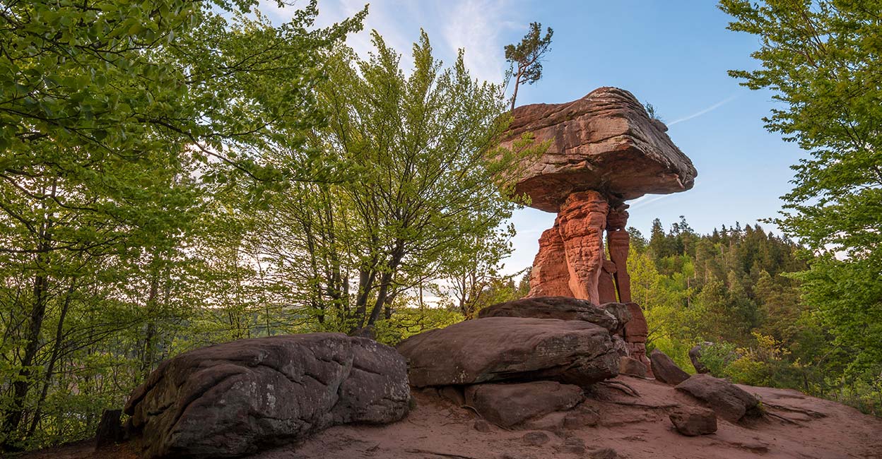 ചെകുത്താന്‍ ഭക്ഷണം കഴിക്കാനായി ഉണ്ടാക്കിയ മേശക്കല്ല്! - Devil's Table ...