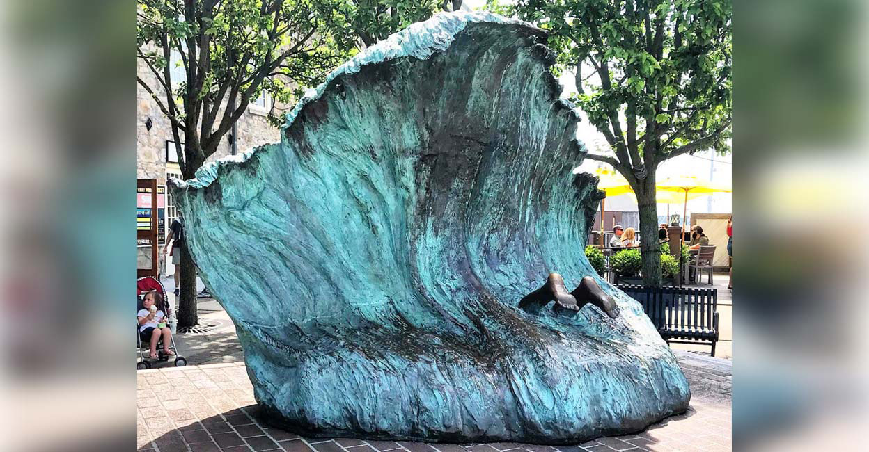 നഗരമധ്യത്തിലെ തിരയും കാലുകളും; അദ്ഭുതപ്പെട്ട് കാഴ്ചക്കാർ | The Wave ...