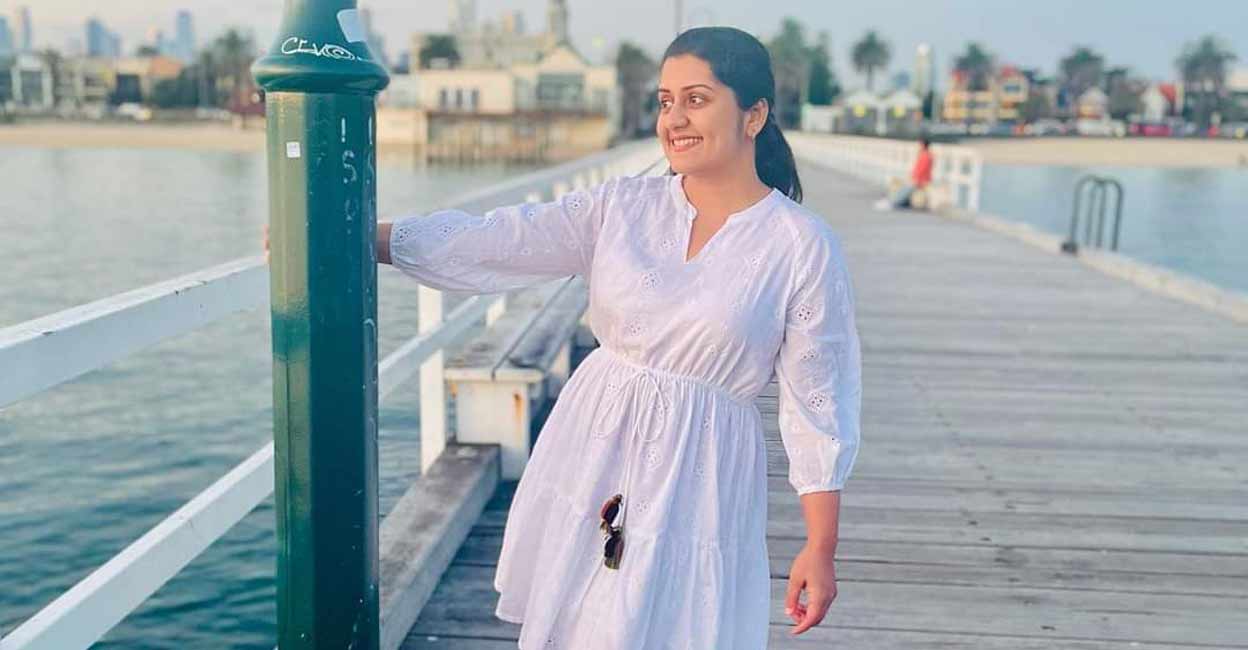 മറ്റു സ്ഥലങ്ങളിൽ ചെല്ലുമ്പോഴാണ് നമ്മുടെ നാടിന്റെ വില മനസ്സിലാകുന്നത് ...