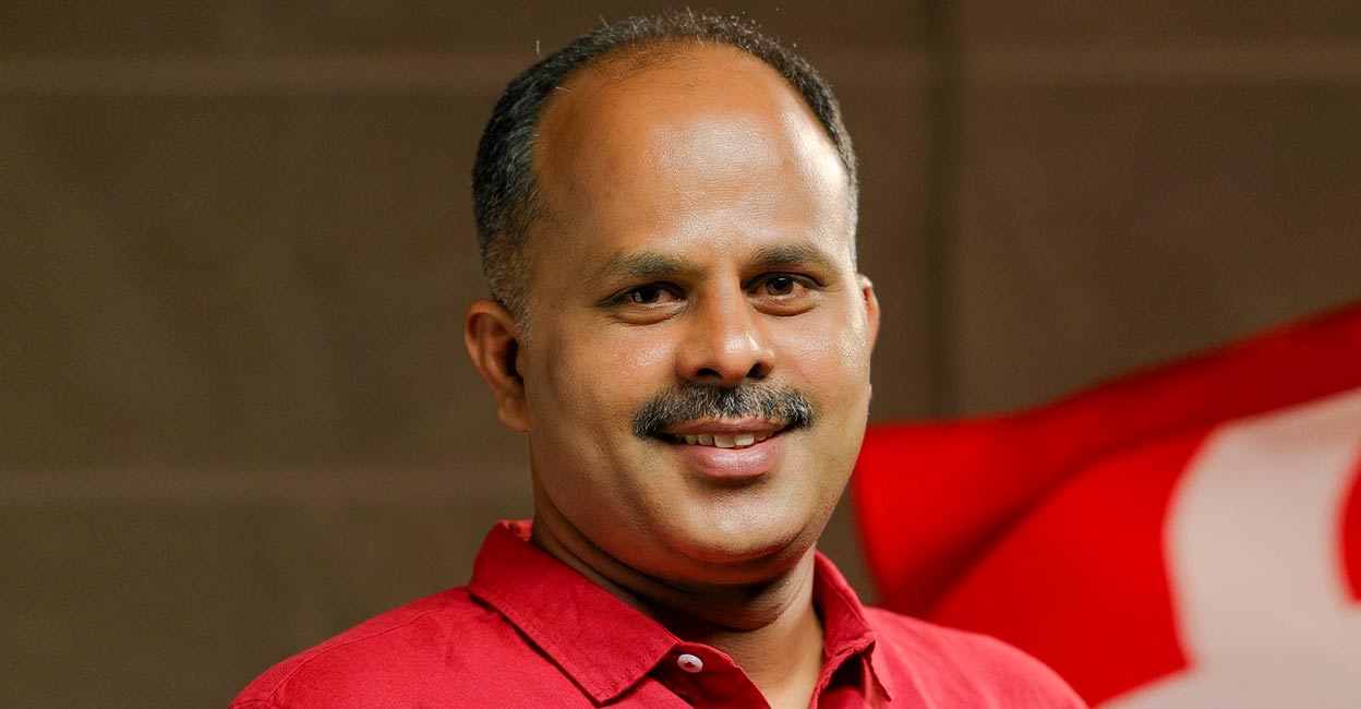 കെ. വി സുമേഷ് എംഎൽഎ സംസാരിക്കുന്നു