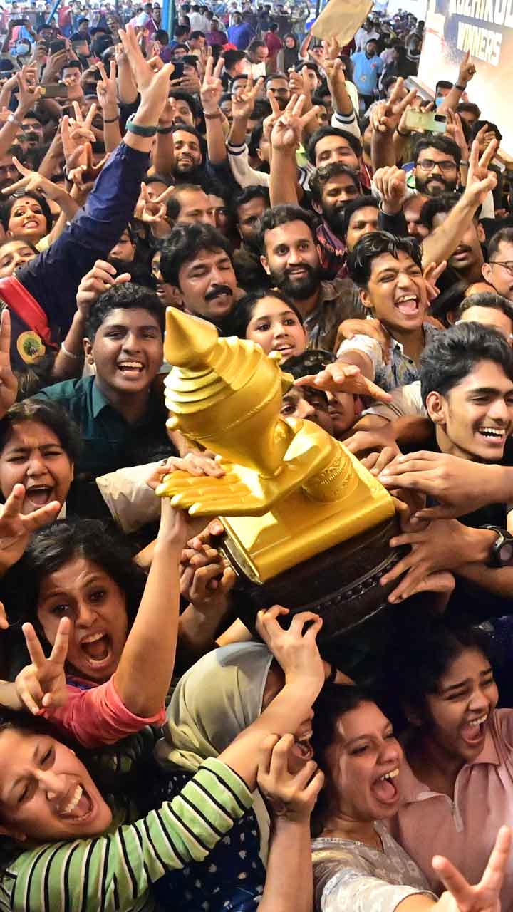 ആവേശം, മത്സരം, കിരീടം