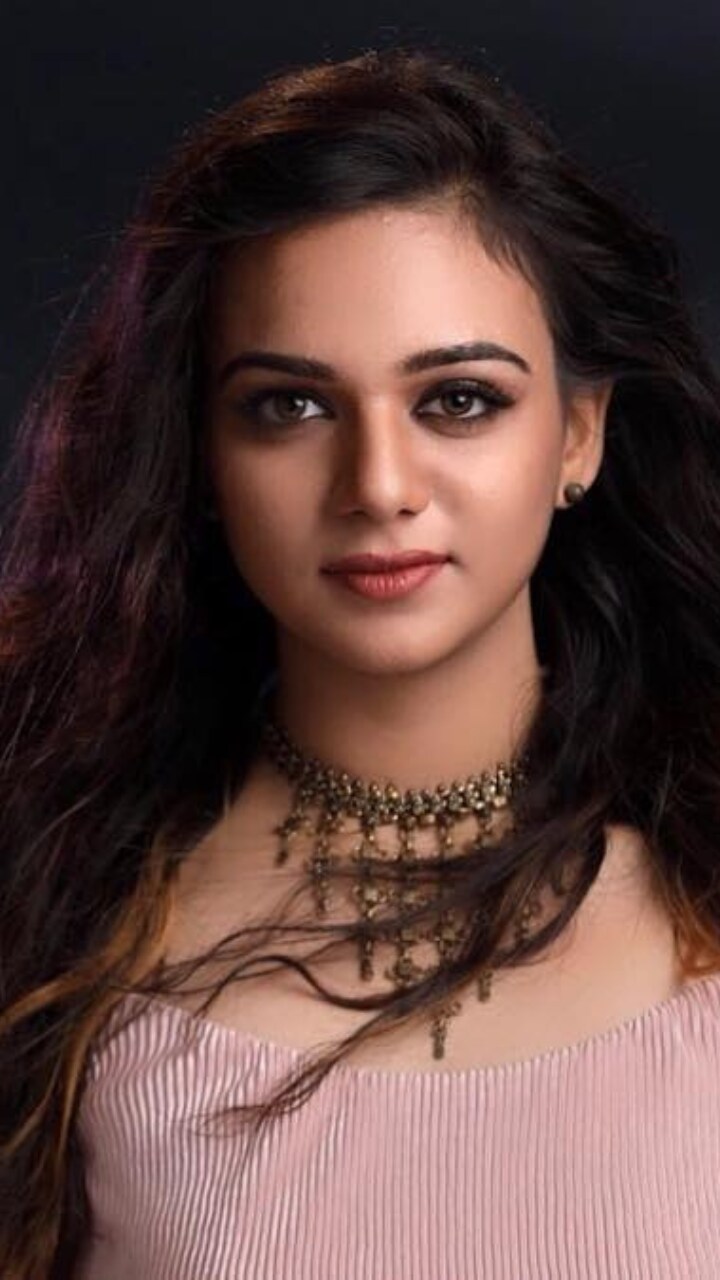 ഭവ്യ ത്രിഖ Web Stories Manorama Online
