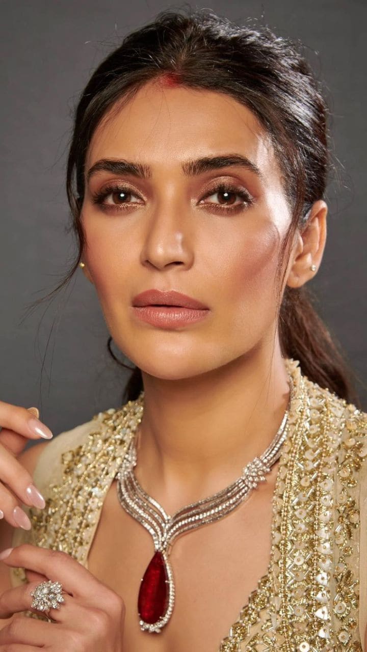കരിഷ്മ തന്ന Karishma Tanna Web Stories Manorama Online