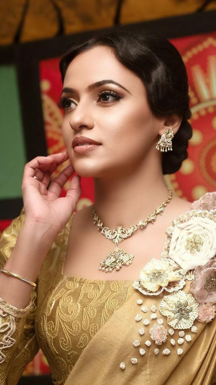 Udari Warnakulasooriya Sumathi