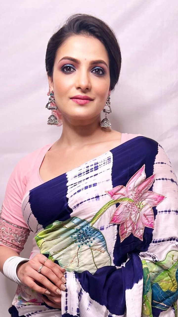 Tanushree Chakraborty En Sari
