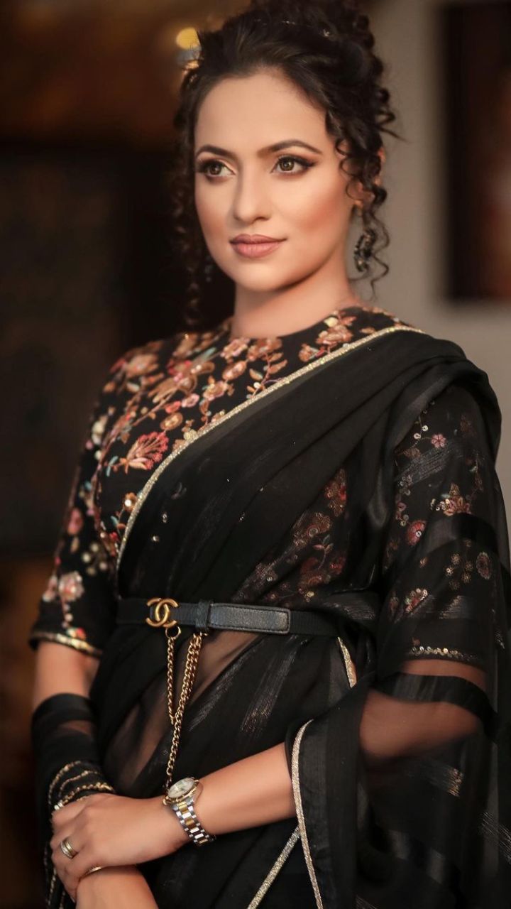 Udari Warnakulasooriya Sumathi