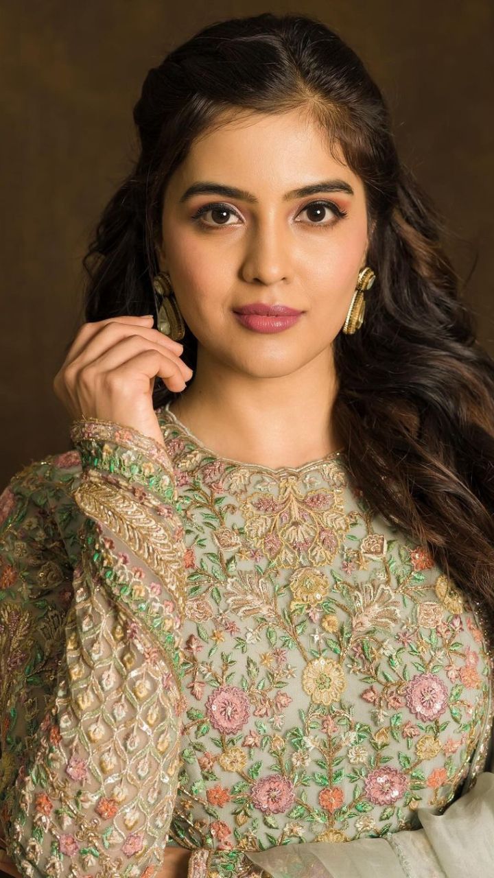 Amritha Aiyer | Web Stories | Manorama Online