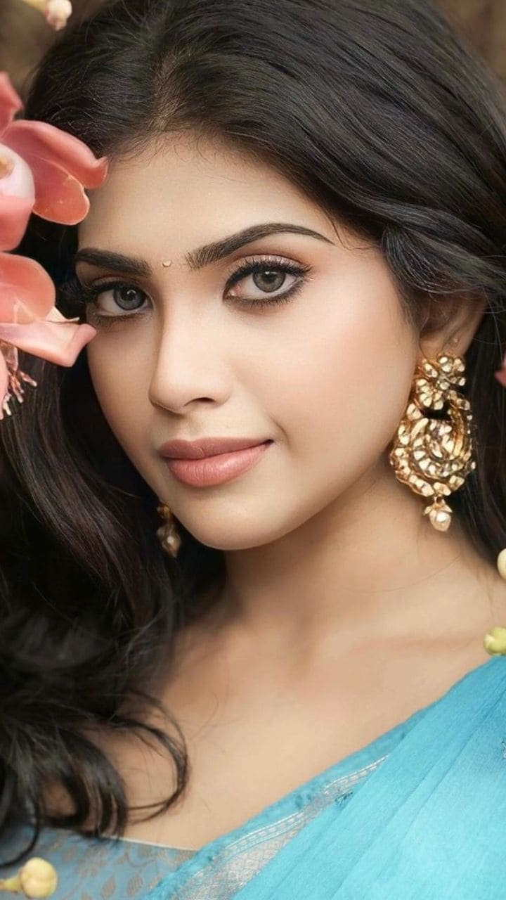 Varsha Viswanath | Web Stories | Manorama Online