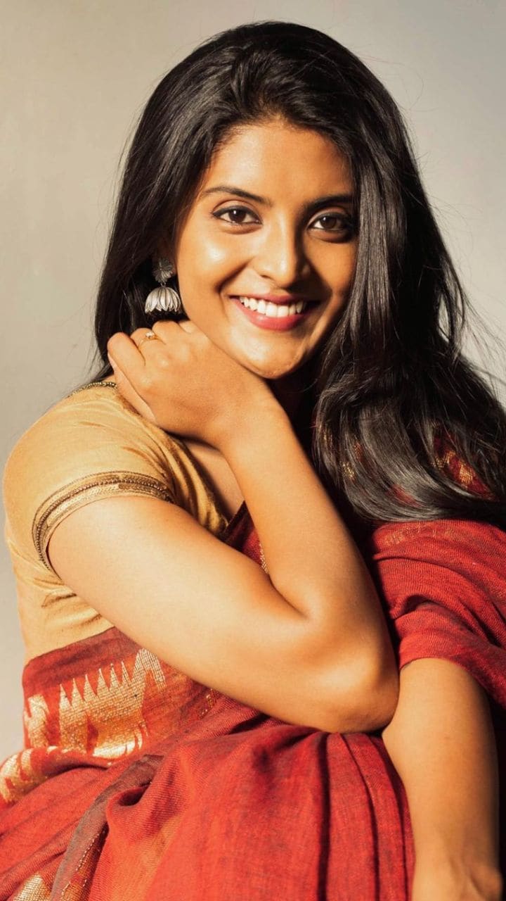 Nivedhithaa Sathish | Web Stories | Manorama Online