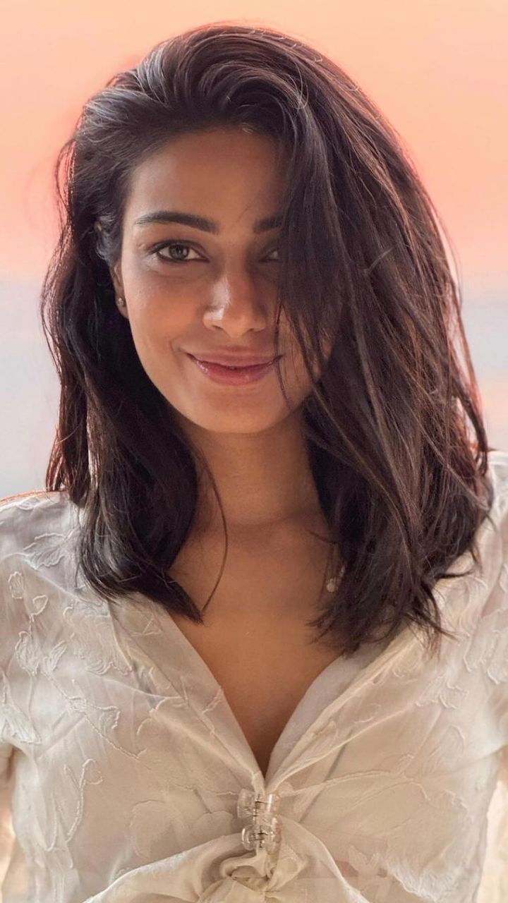 Charu Mehra's Instagram, Twitter & Facebook on IDCrawl