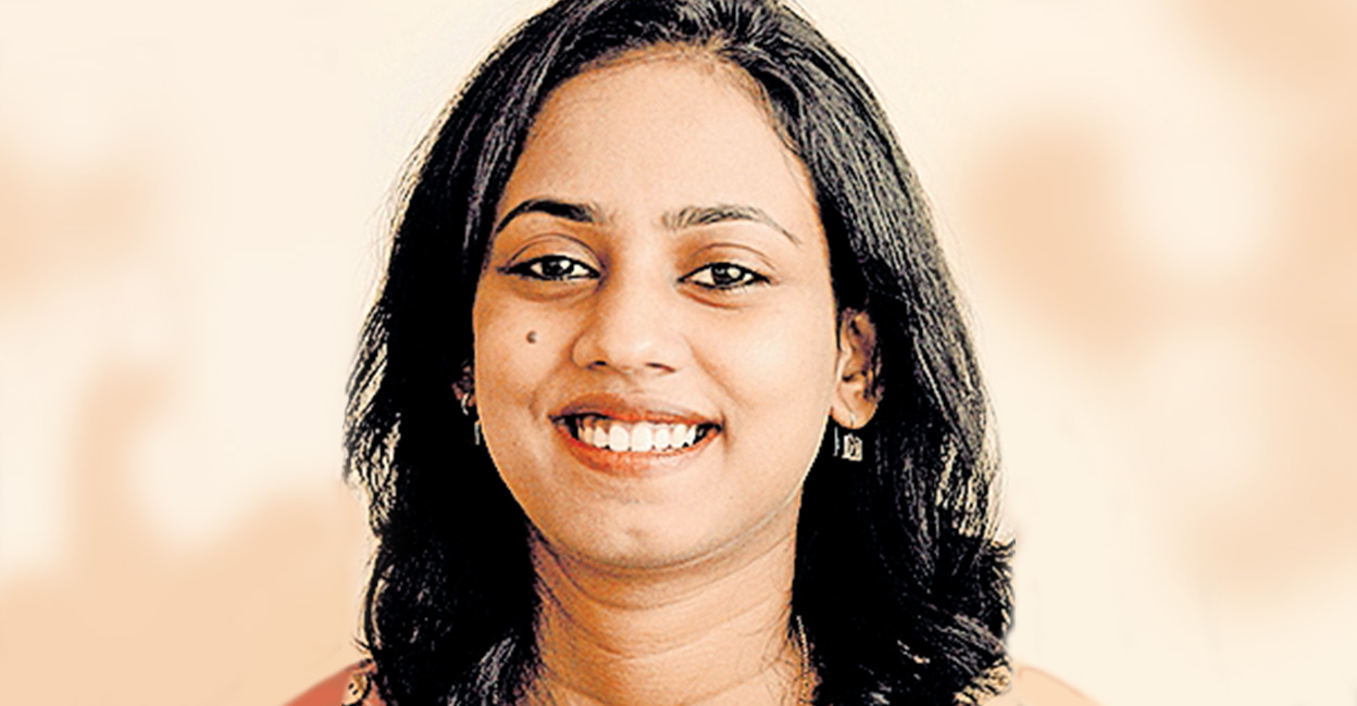 വീണു പോകും ഈ വരകളിൽ; സിവിൽ സർവീസുകാരിയുടെ ചിത്രപ്രദർശനം ഇന്നും നാളെയും ...