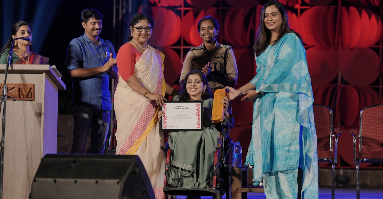 പുതുതലമുറയിലെ വനിതാ ചേഞ്ജ് മേക്കേഴ്സിനെ ആദരിച്ച് ക്രാഫ്റ്റ്സ് വില്ലേജ്