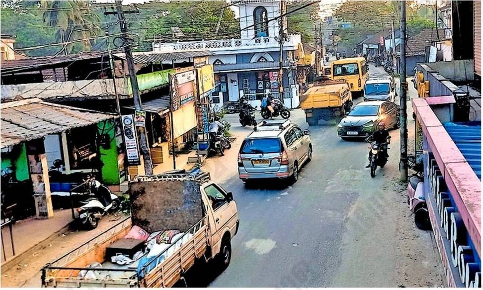 ഗതാഗതം നിയന്ത്രിക്കാൻ ആളില്ല; ഞെരുങ്ങി മുഹമ്മ ജംക്‌ഷൻ | Muhamma ...